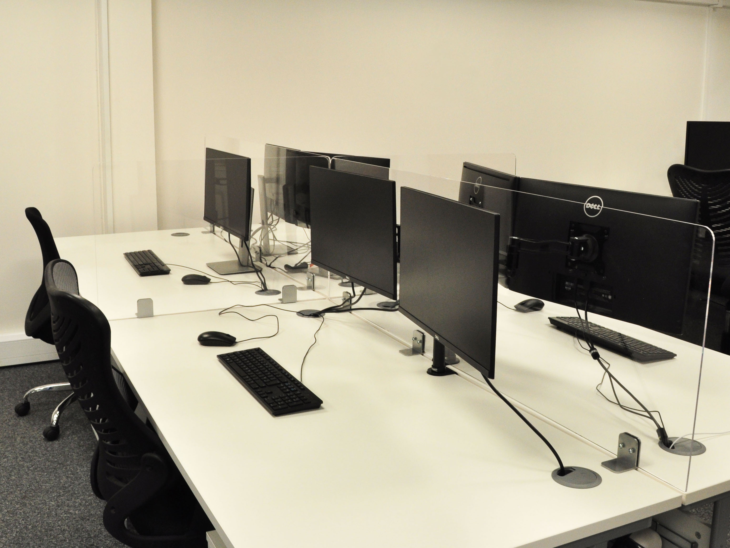 Perspex Desk Sneeze Guard - Simply Plastics